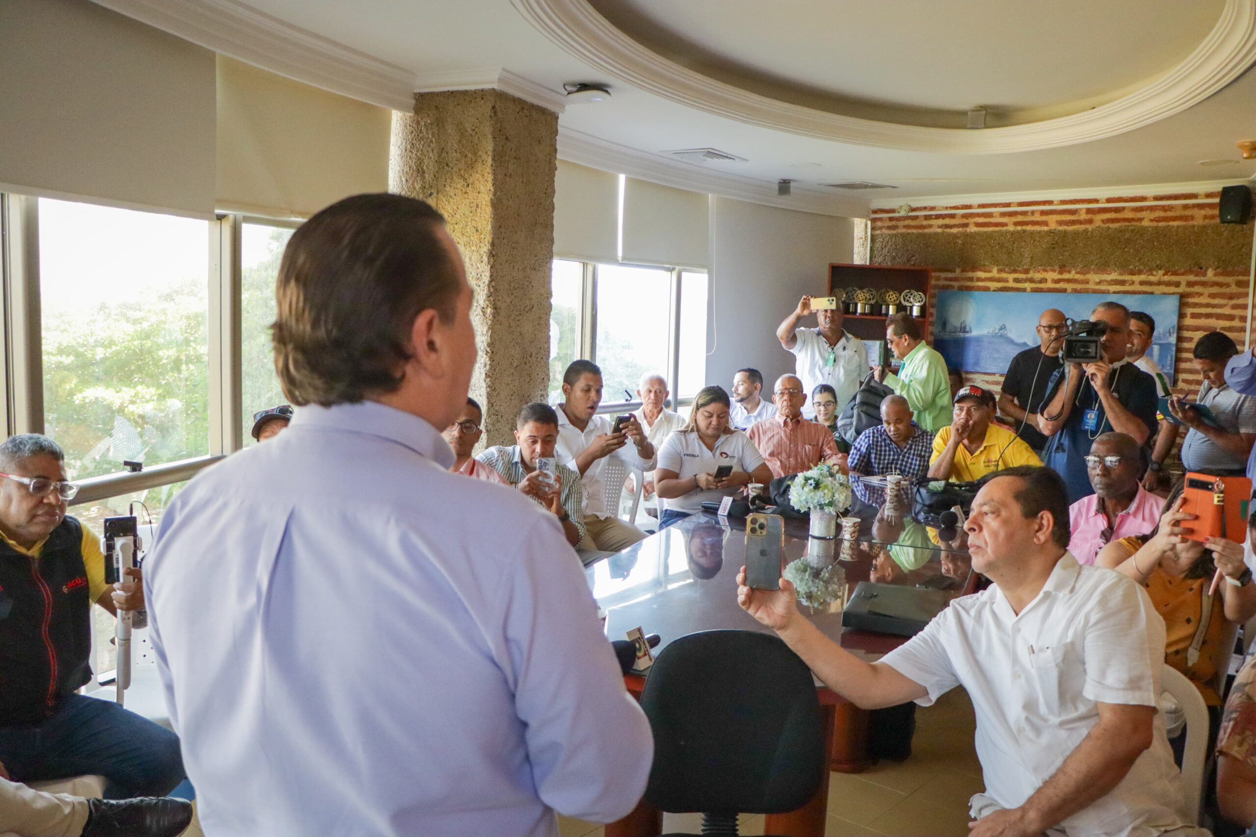 John Montoya Cañas asume el cargo en la gerencia de aguas de Cartagena ...