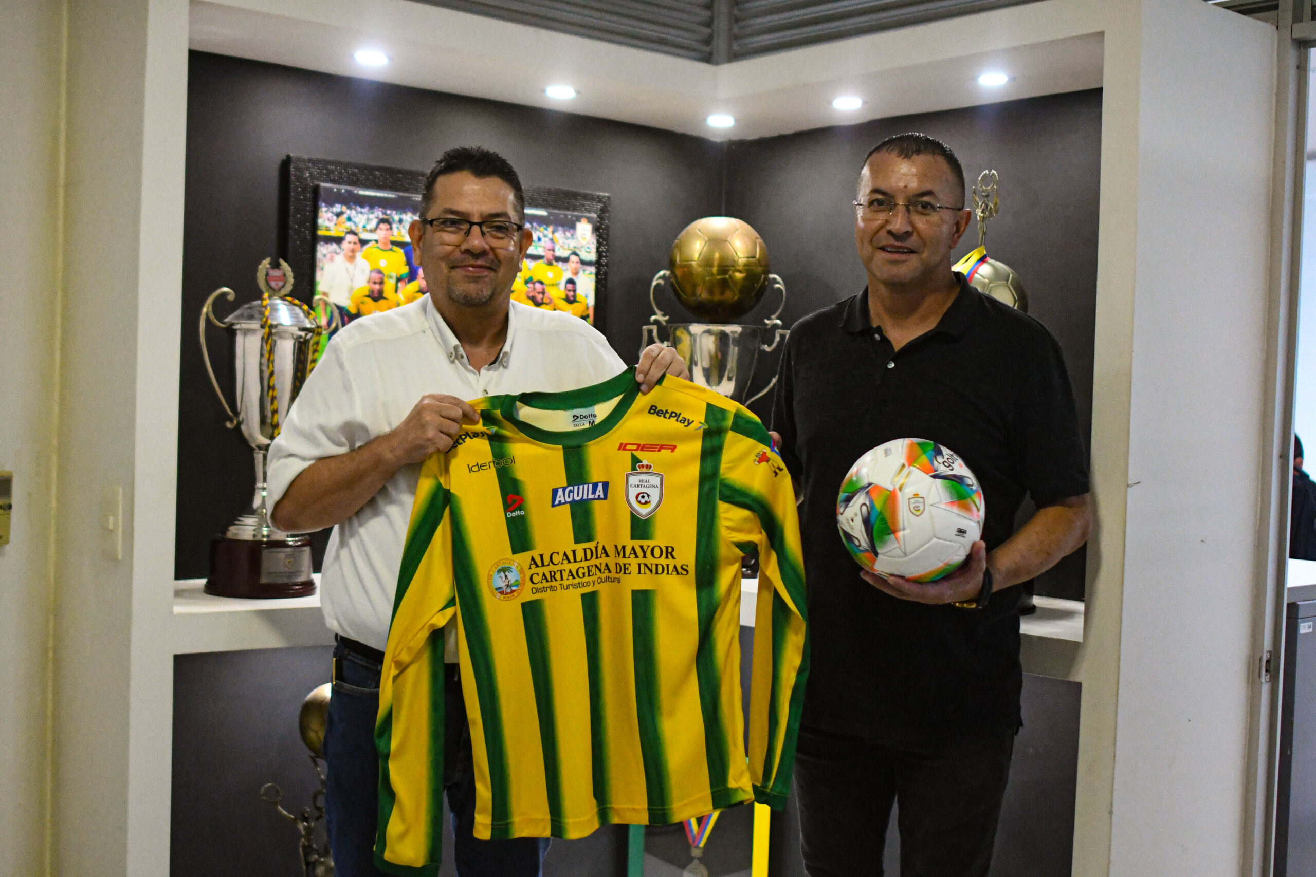 REAL CARTAGENA: CARLOS HERNÁNDEZ LLEGA A COMANDAR, FREDY MONTERO SE ...